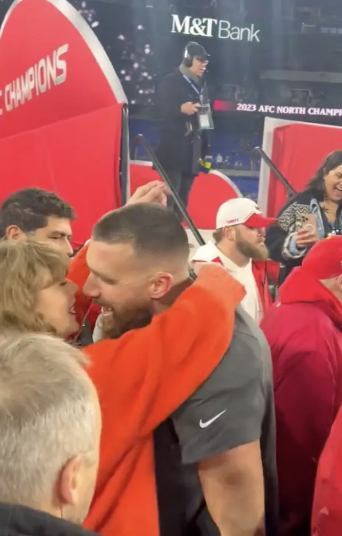 What Travis Kelce Said to Taylor Swift during Romantic On-Field ...