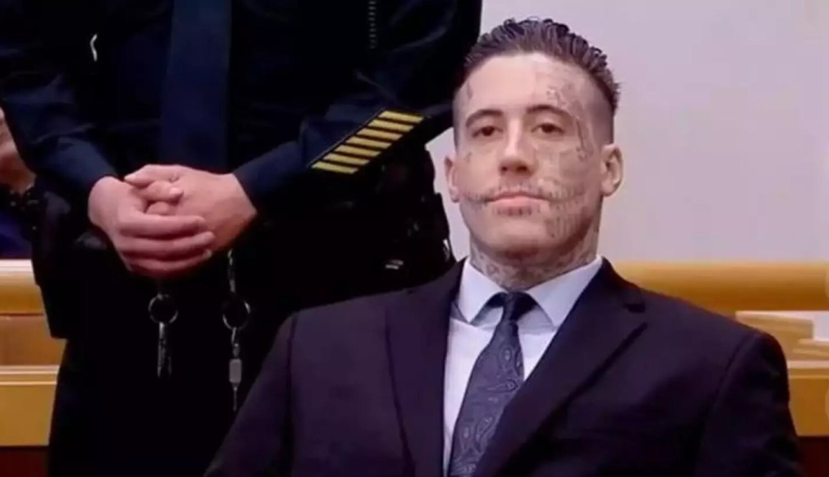 'Deadpool Killer' Flashes Strange Hand Symbols As Jury Recommended ...