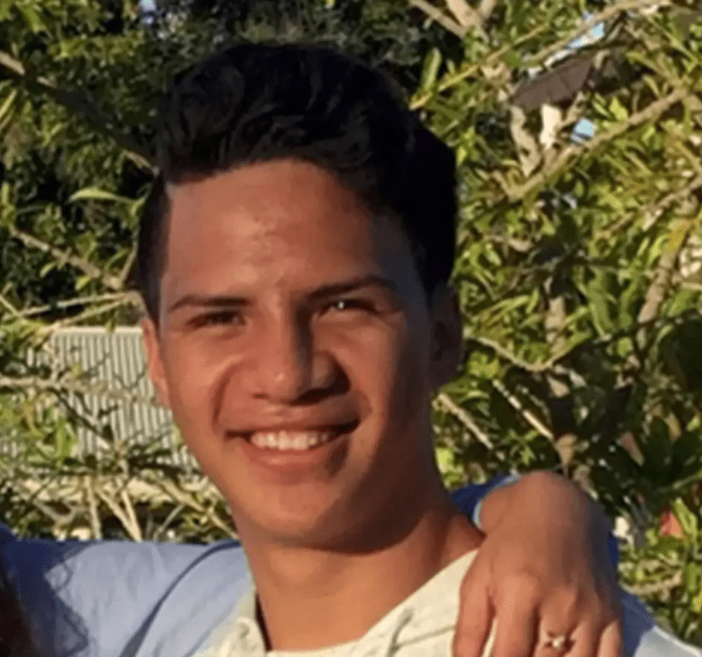 Teenager Out on Hike Sent Mysterious Photo of ‘Shadow Man’ to Family ...