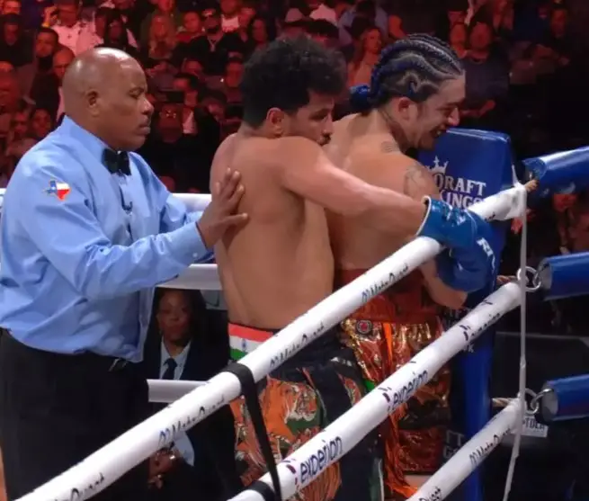 Crowd Wasn't Happy With Boxer's Unsportsmanlike 'Humping' Of Other ...