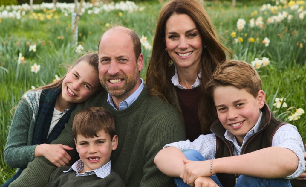 Prince William and Kate Middleton’s Christmas Card Sparks Fan Backlash ...